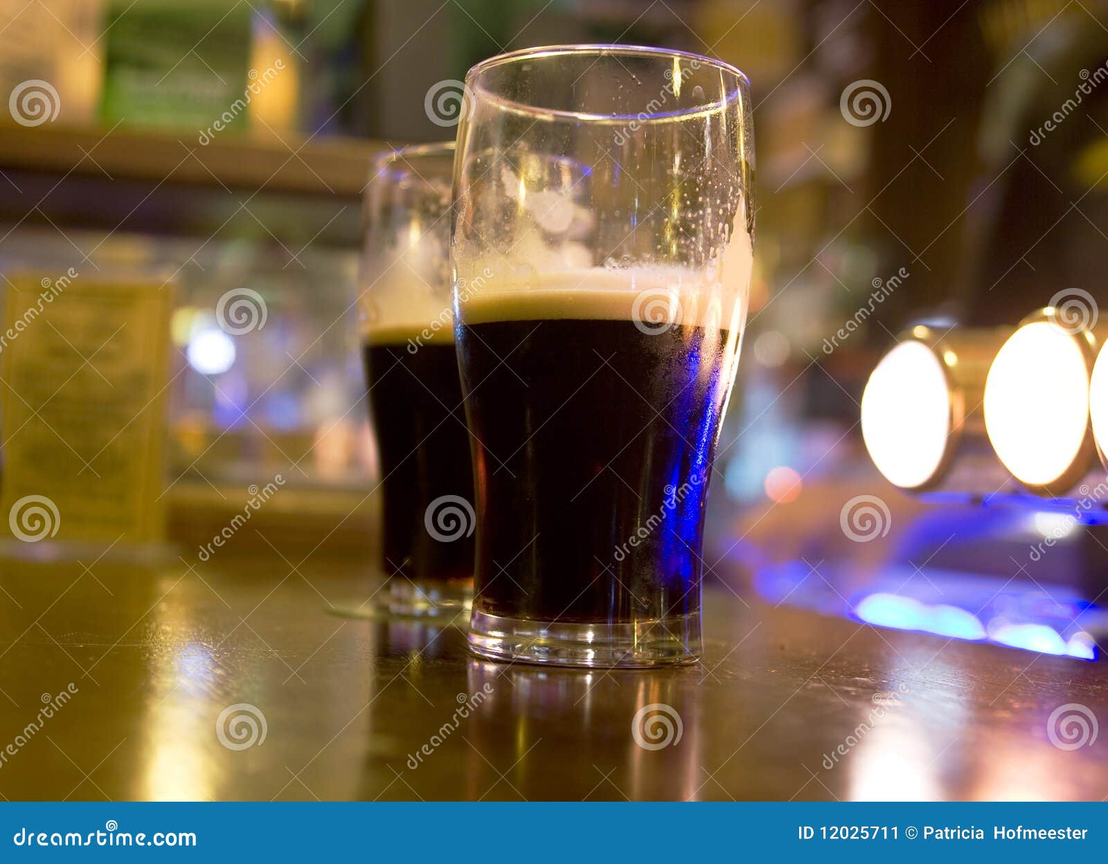 Two stouts on bar stock image. Image of liquid, head - 12025711