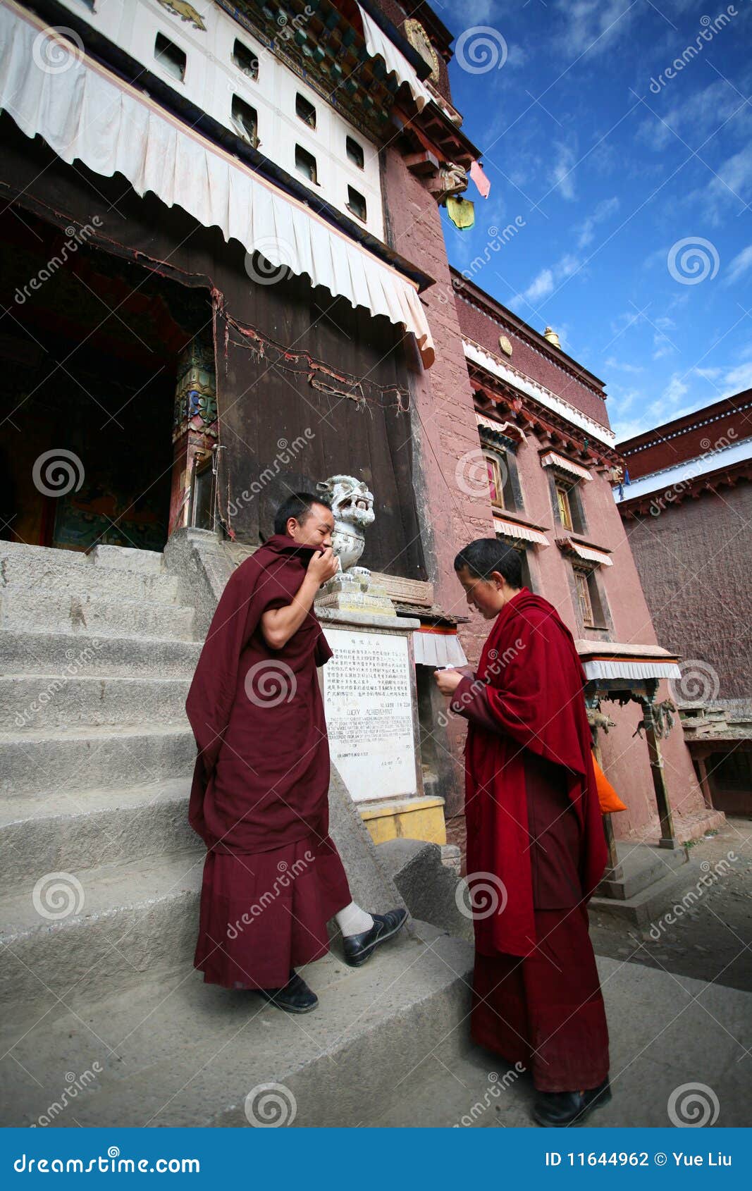 Tibetan Lama Conducts Classes With Sunsurfers People On Meditation And ...