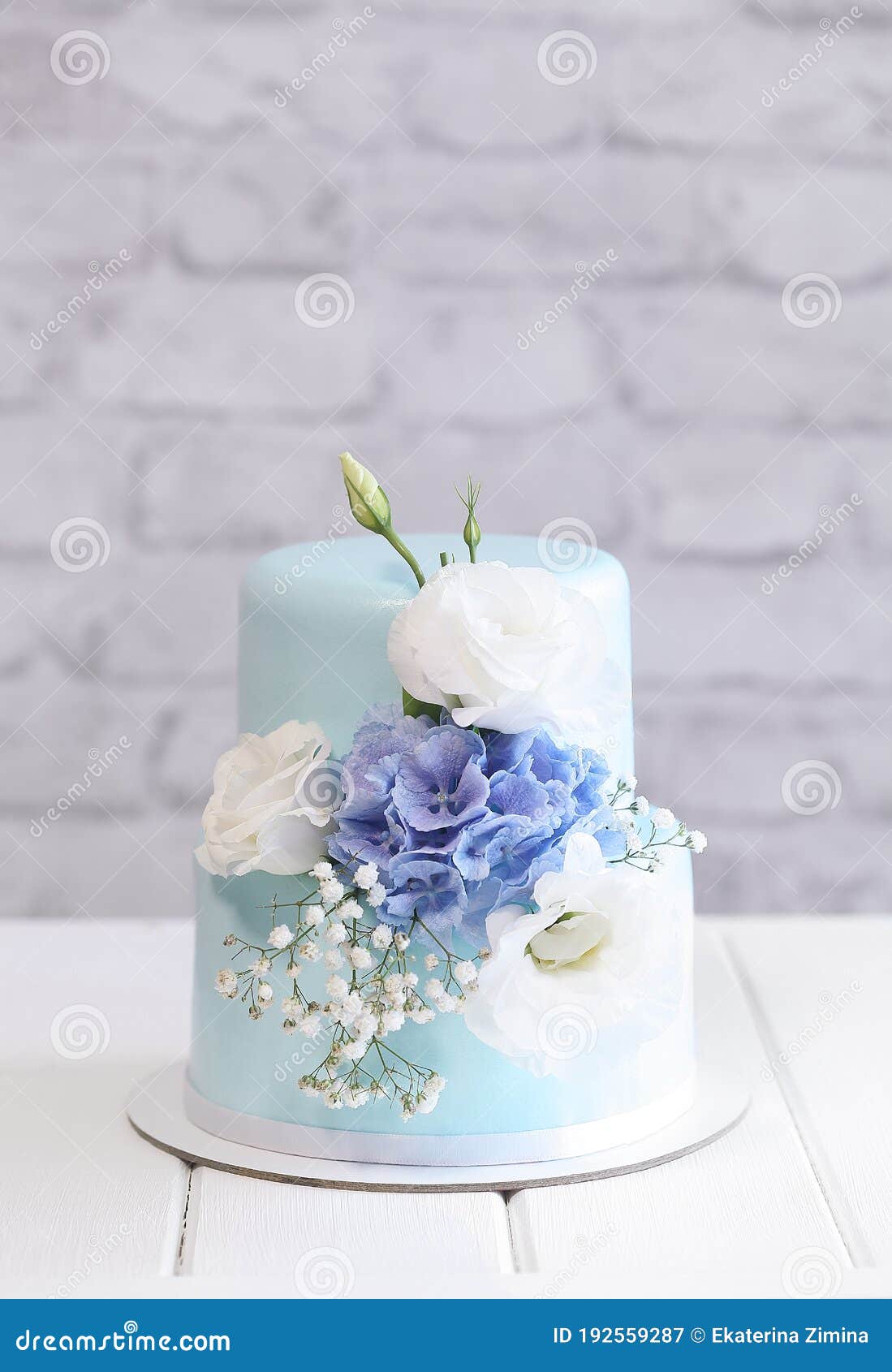 Two Tier Wedding Mini Cake stock image. Image of currant - 192559287