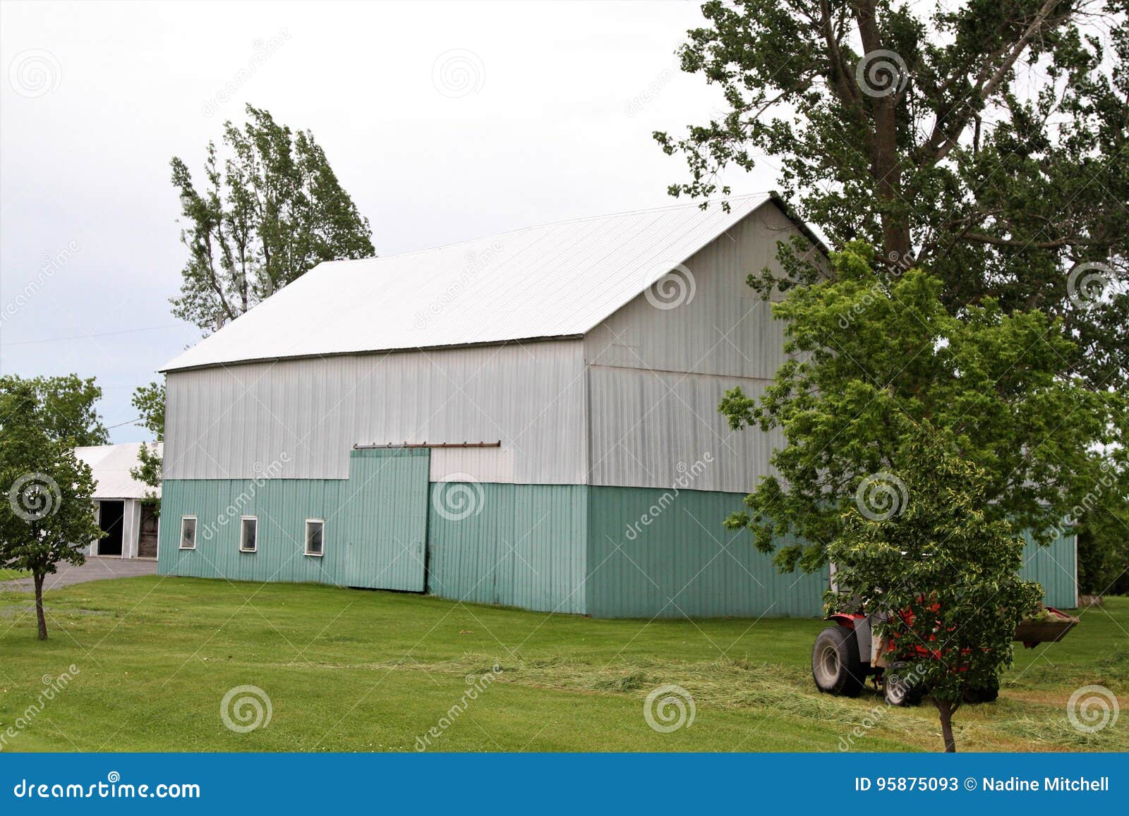 Two-toned colored barn stock image. Image of colorful - 95875093