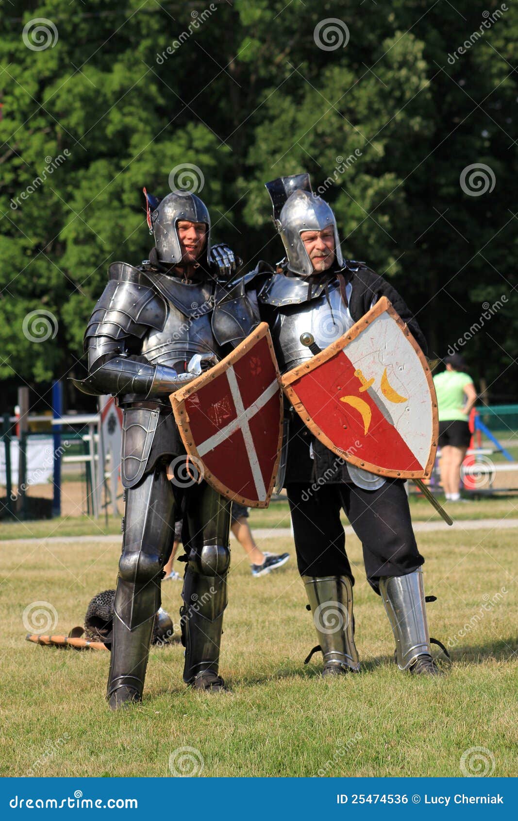 Two Two Armored Knights editorial photo. Image of viewer - 25474536