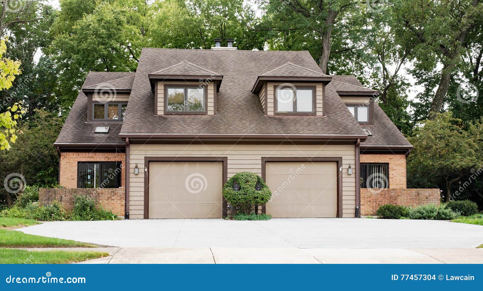 Two Unit Condo stock photo. Image of bushes, pavement - 77457304