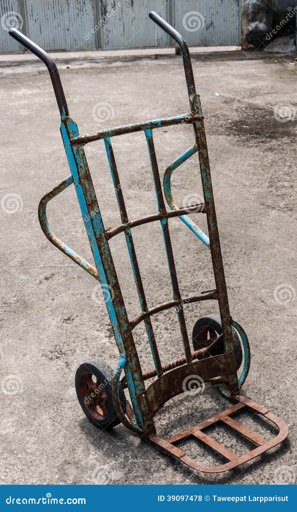 Wheel Trolley Royalty-Free Stock Photography | CartoonDealer.com #41871671
