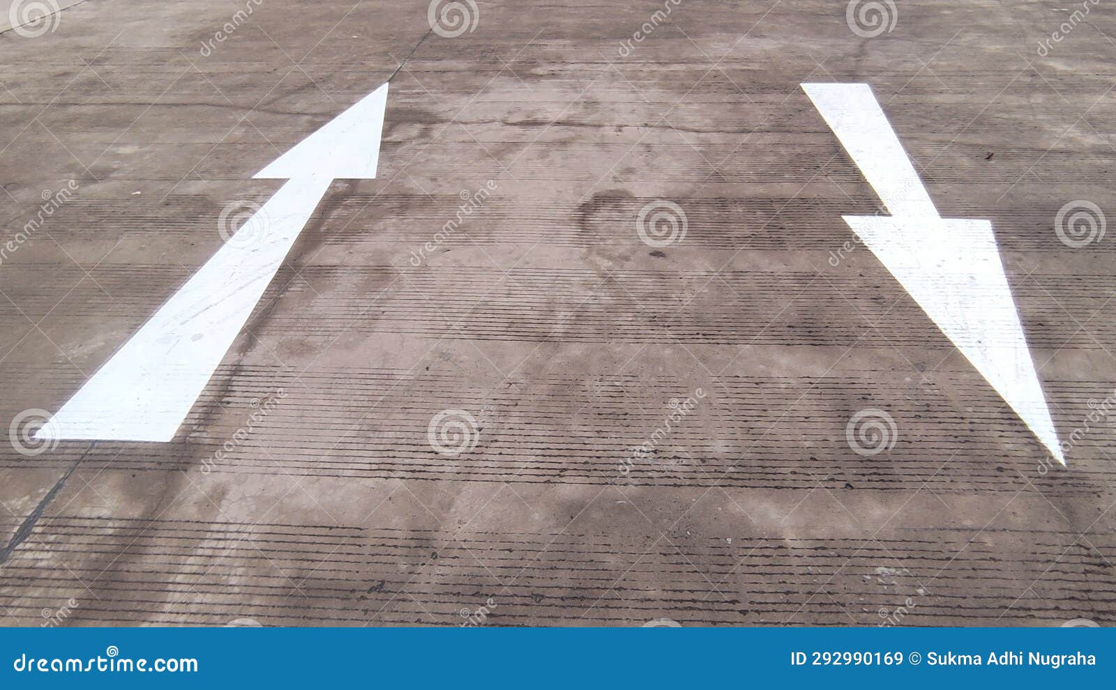 Two White Arrows Pointing in Opposite Directions Stock Image - Image of ... Two White Arrows Pointing in Opposite Directions Stock Image - Image of ...