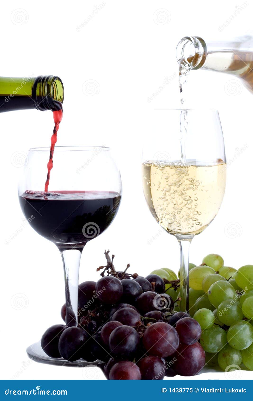 Two Wine Glasses With Grapes Royalty Free Stock Photo - Image: 1438775