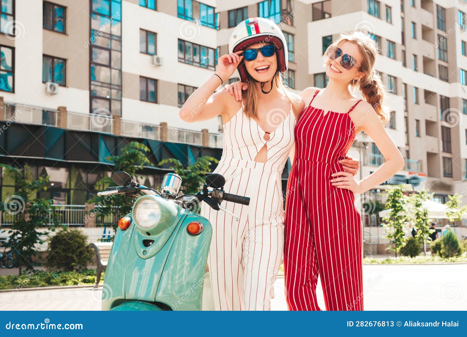 Two Young Beautiful Smiling Hipster Female Outdoors Stock Image - Image ...