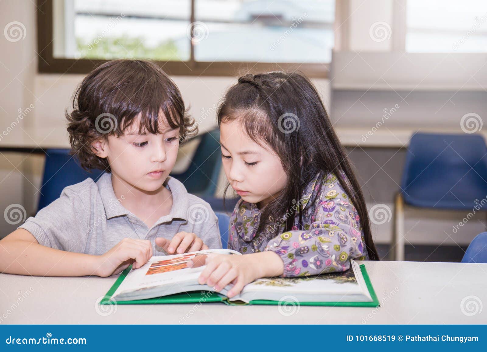 946 Japanese Library Reading Stock Photos - Free & Royalty-Free Stock ...