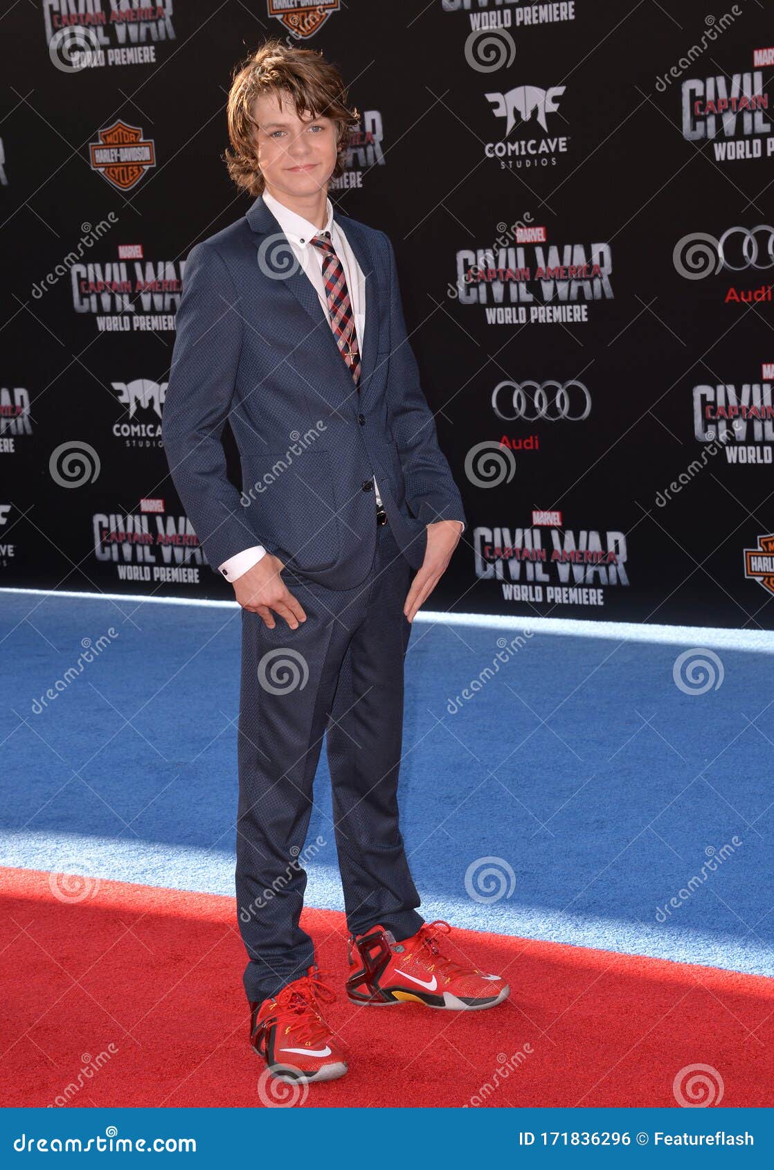 Ty Simpkins Foto Editorial Imagen De Rojo America 171836296