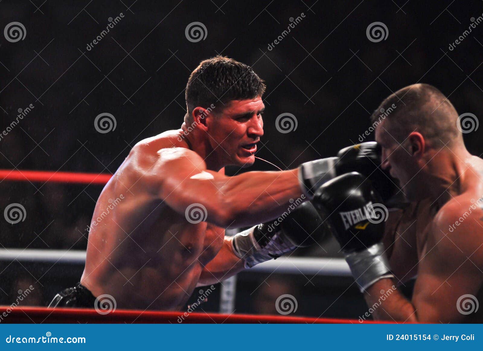 Tye Fields Catches Wach, Heavyweight Boxing Editorial Stock Image - Image of everlast, punch ...