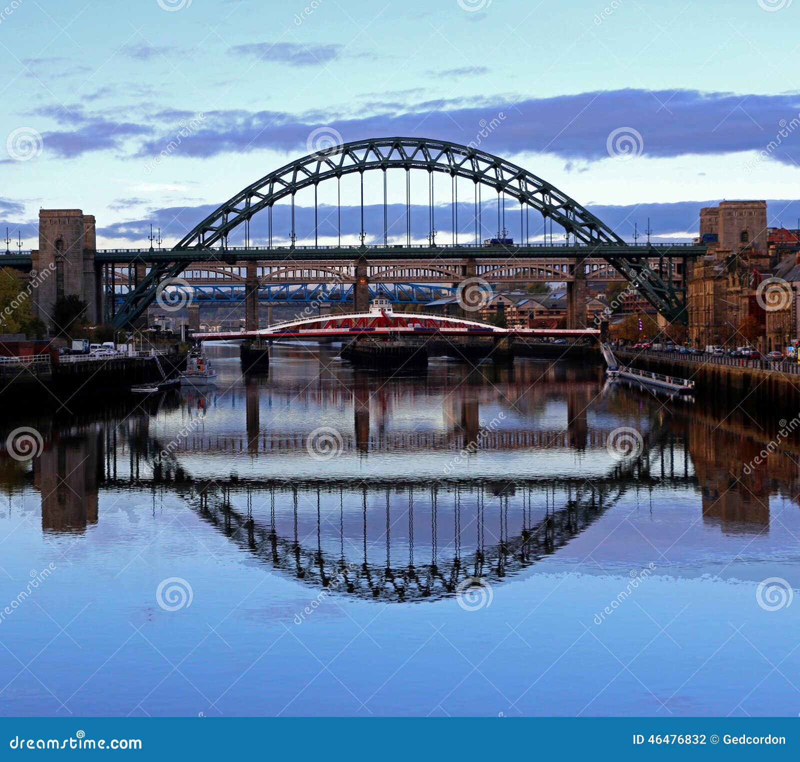Tyne Bridge Reflection photo stock. Image du newcastle - 46476832