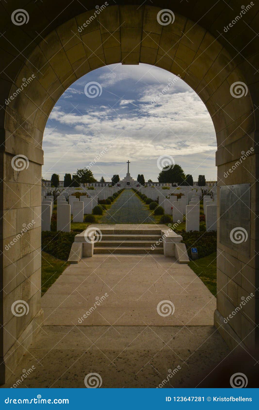 Tyne Cot Entry gate editorial photo. Image of monument - 123647281