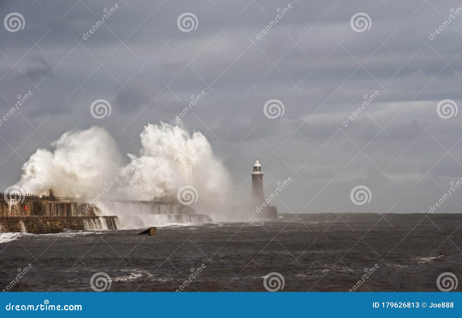 Tynemouth North Pier with Wave Stock Image - Image of ocean, weather ...