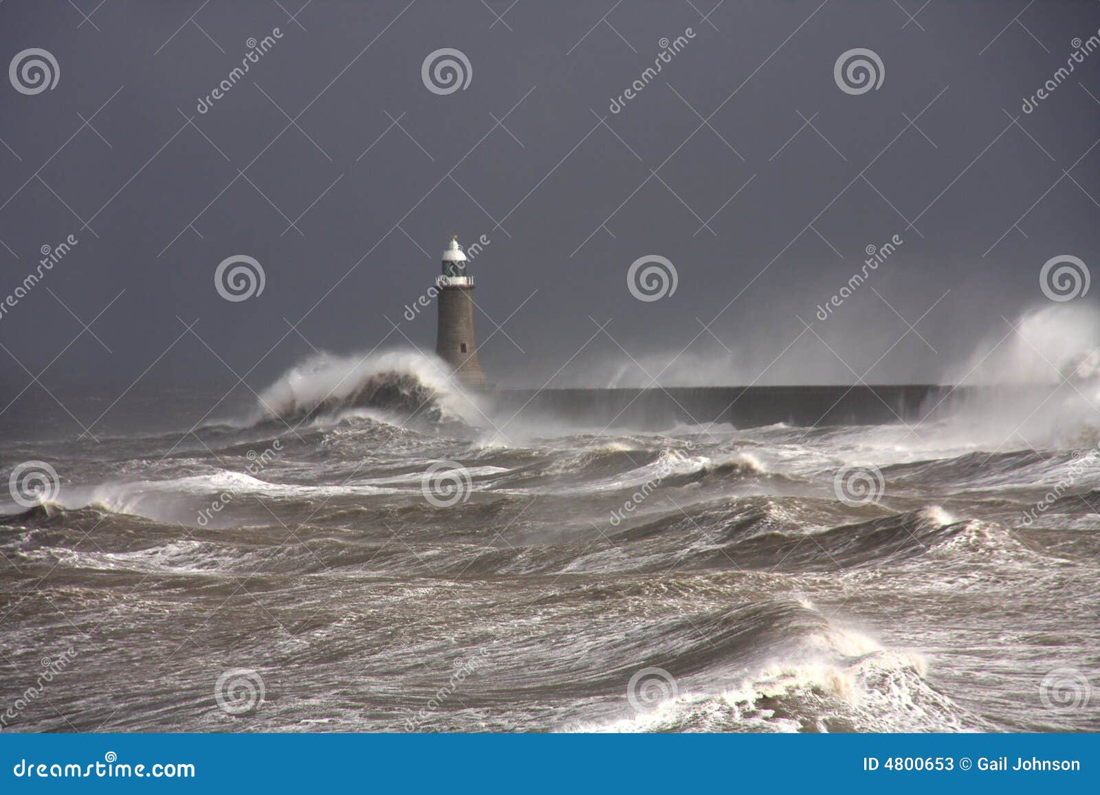 Tynemouth Pier stock image. Image of covering, waves, breaking - 4800653