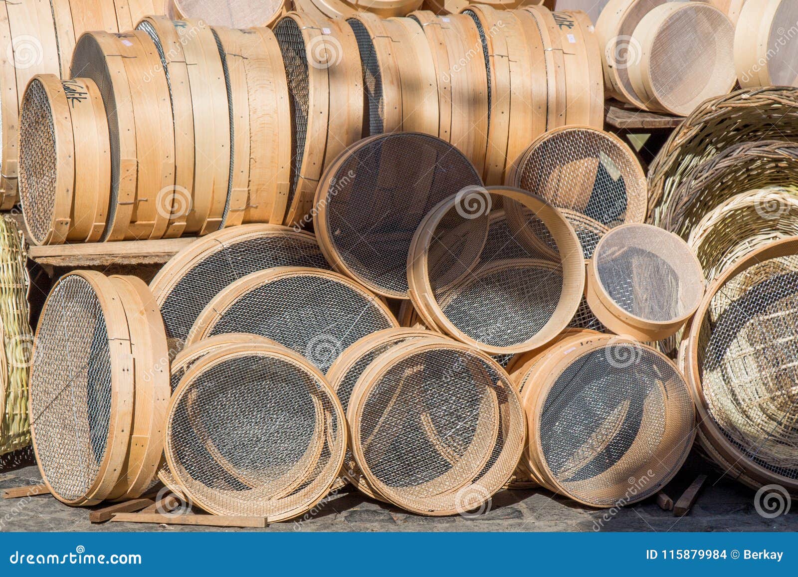 Type Traditionnel Tamis En Bois Photo stock - Image of outil, pain ...