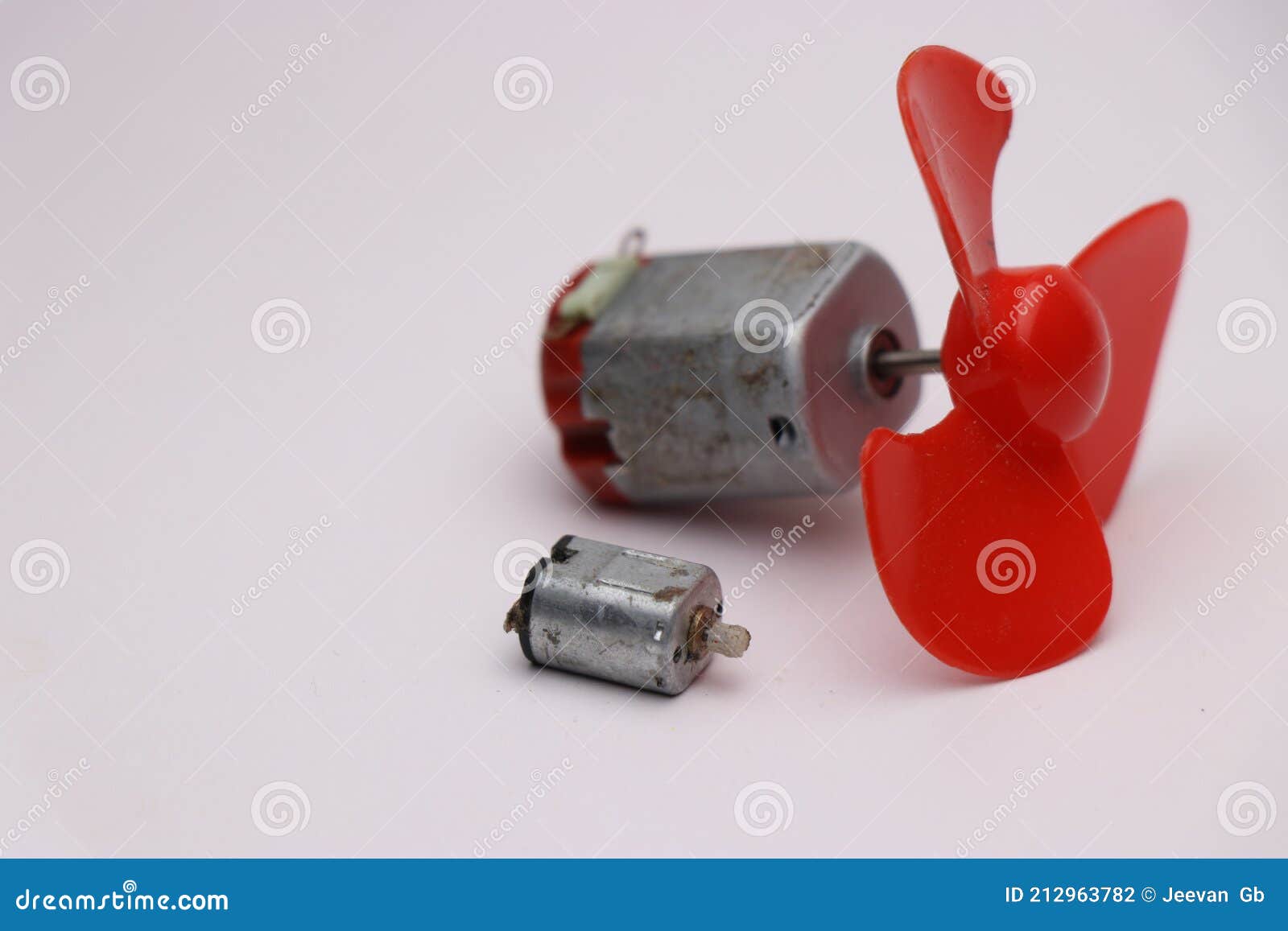 Types Of Dc Motor Used In DIY Projects. Toy Dc Motor And Micro Servo ...