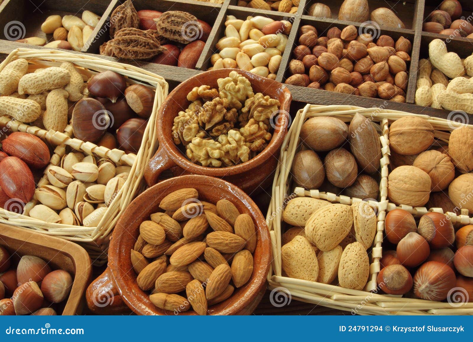 Types de noix photo stock. Image of cuisine, mélangé - 24791294