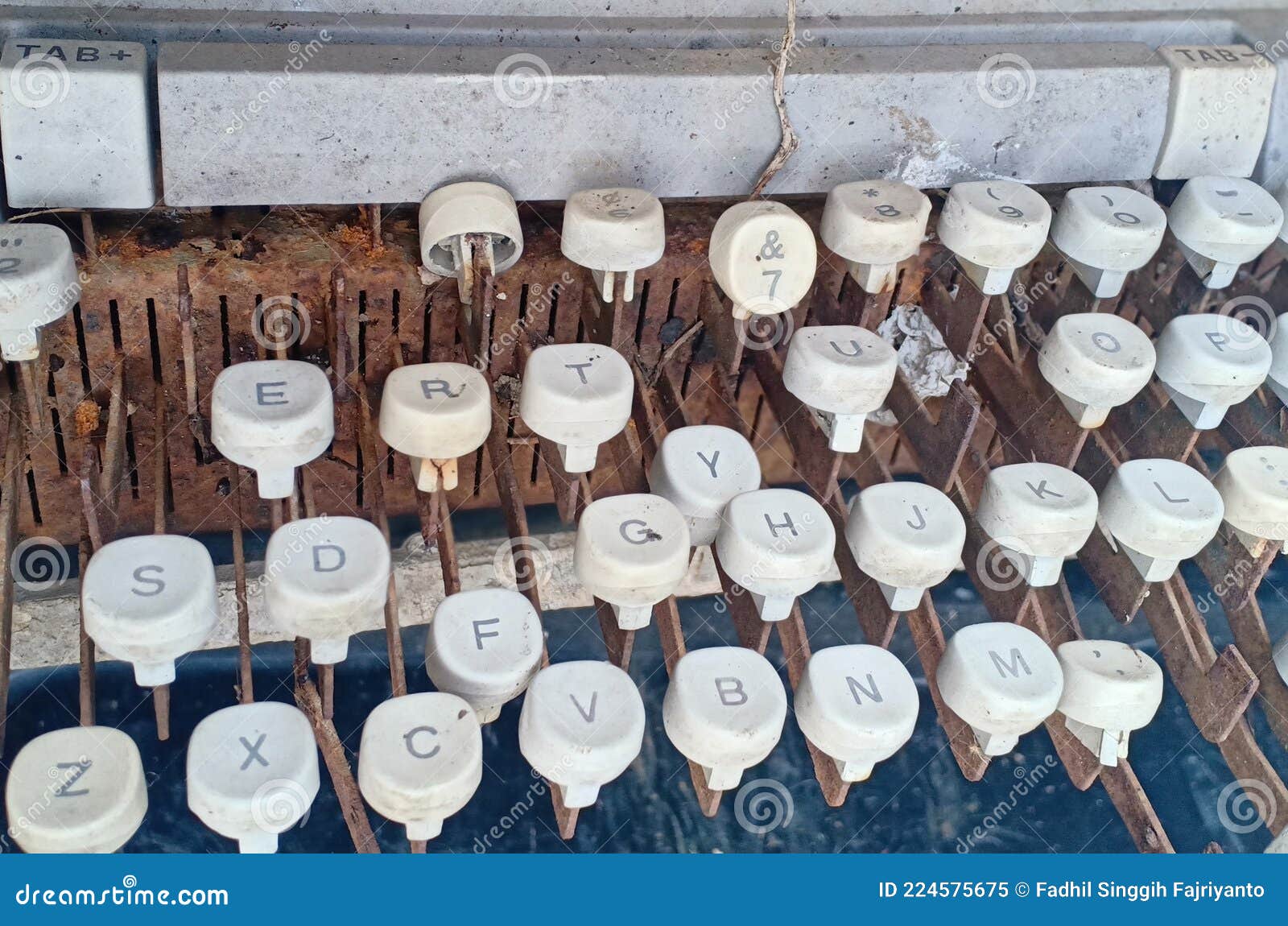 Typewriter old school rust stock image. Image of typewriter - 224575675