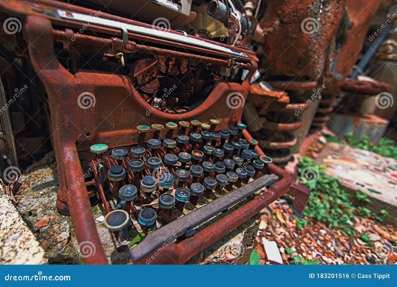 Typewriter Retro Rusty Manual Broken Stock Photo - Image of keyboard ...