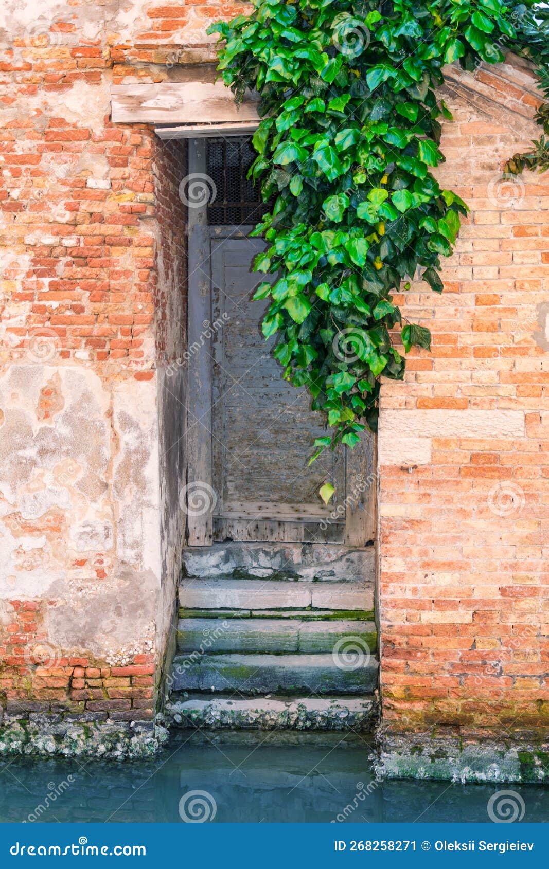 Typical Antique Door in Venice Editorial Photo - Image of arch, outside ...