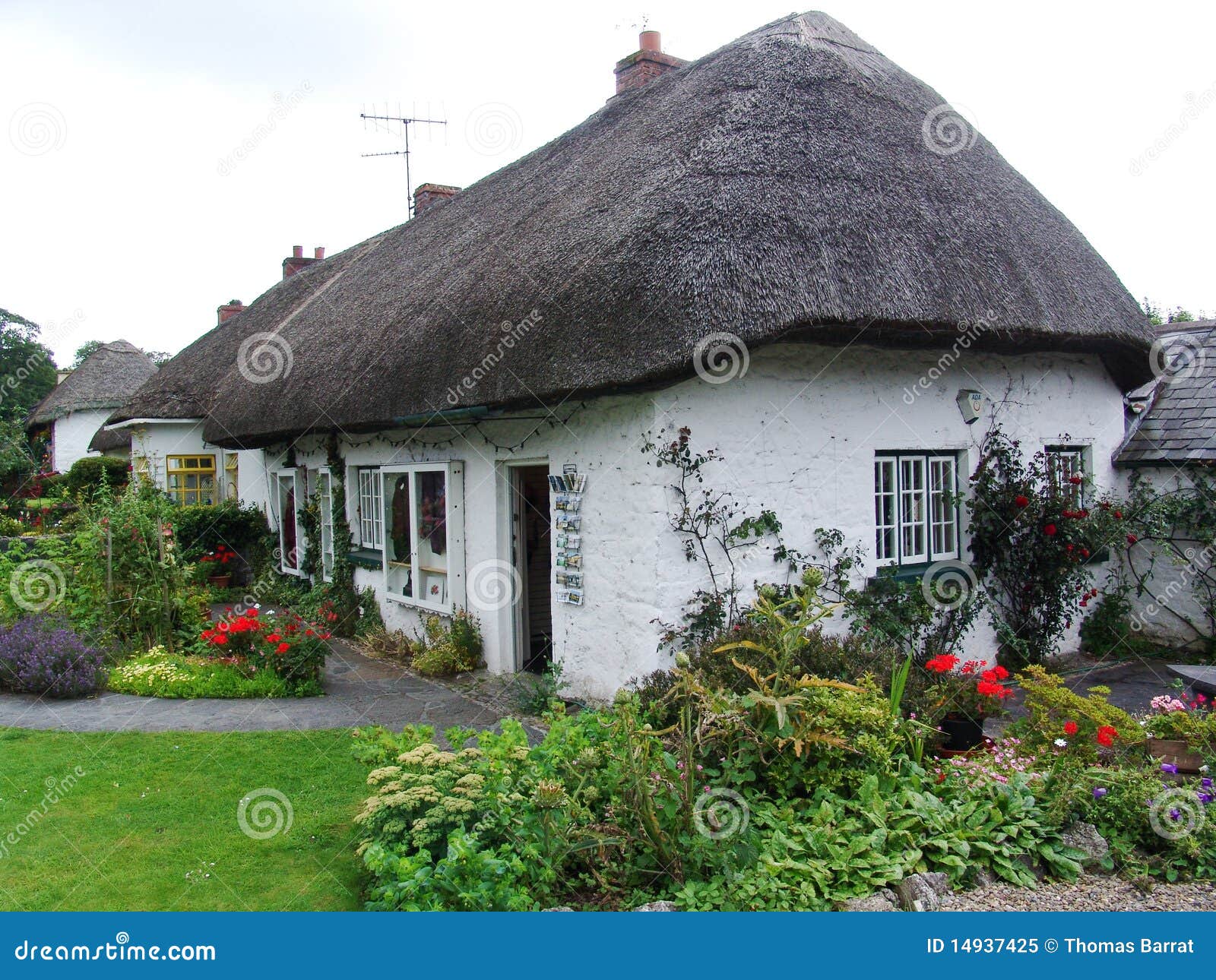 Typical Cottage in Ireland stock image. Image of attraction - 14937425
