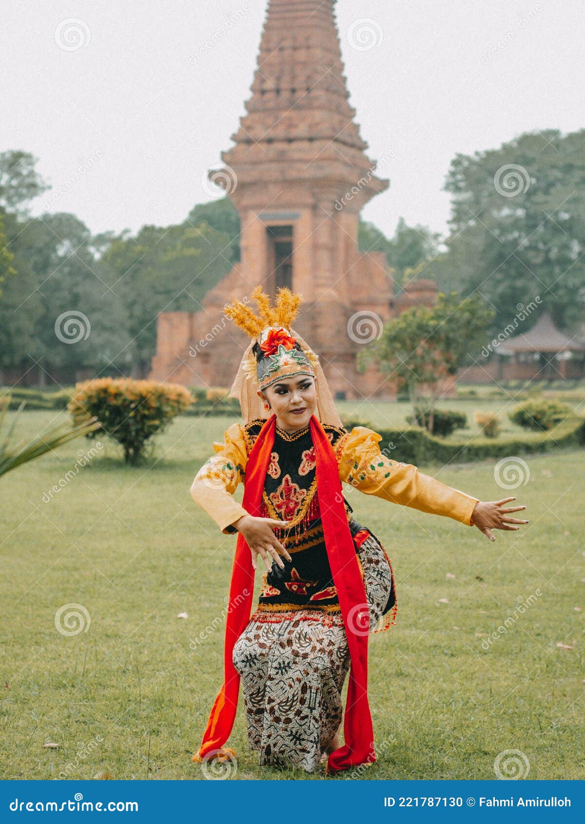 Mayang Rontek Dance editorial image. Image of painting - 221787130