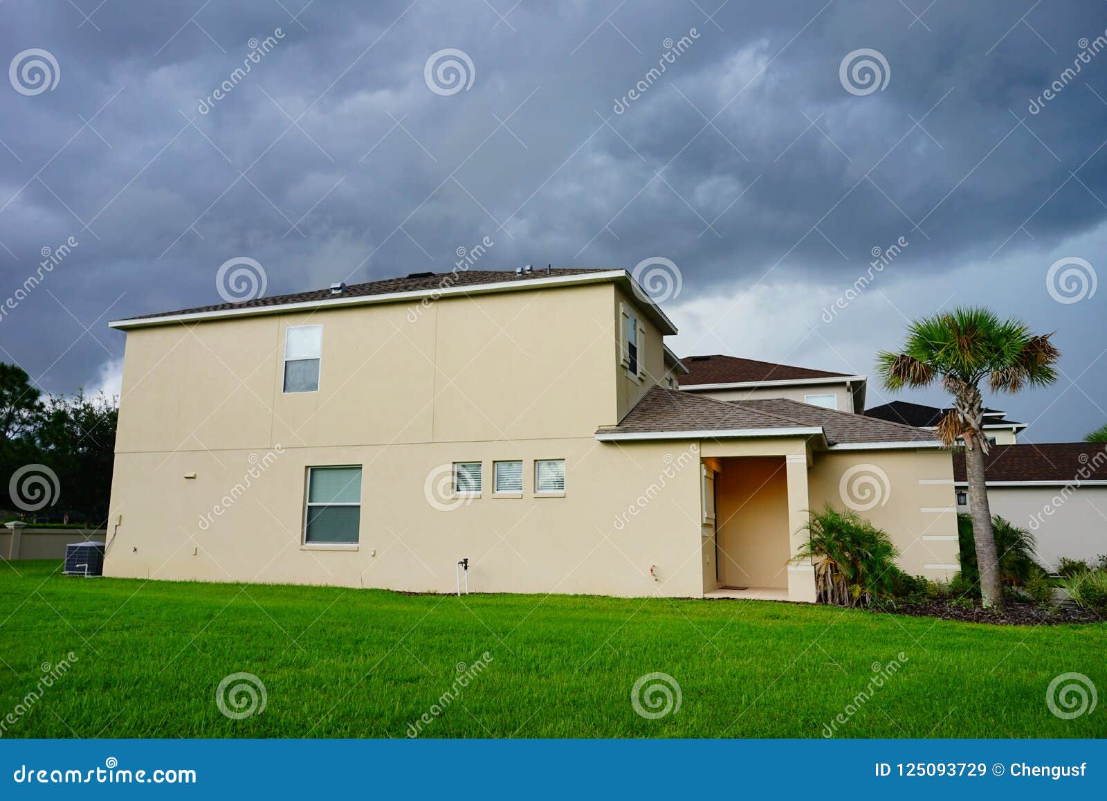 A typical Florida house stock image. Image of roof, building - 125093729