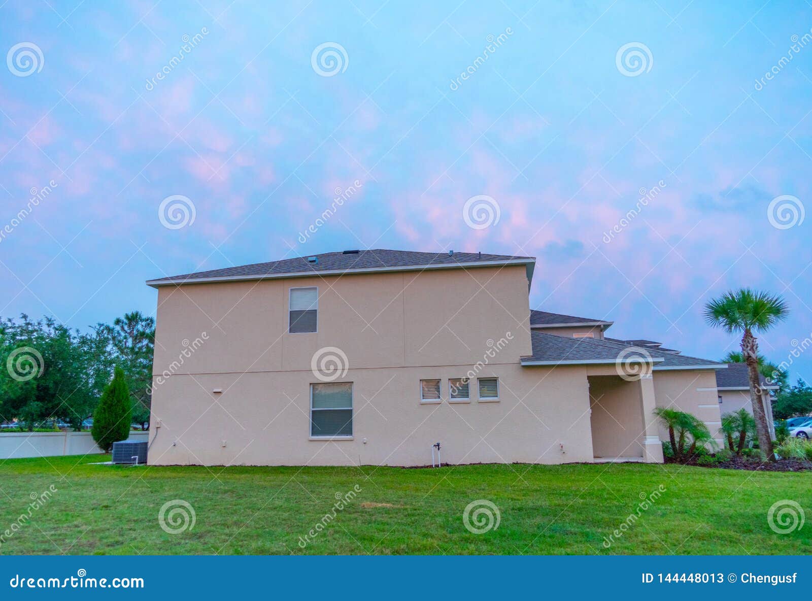 A typical Florida house stock image. Image of roof, palm - 144448013