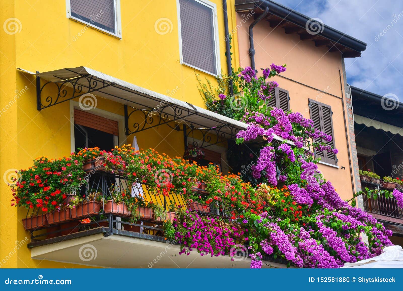 Italian Balcony Flowers Stock Photos - Download 2,384 Royalty Free Photos