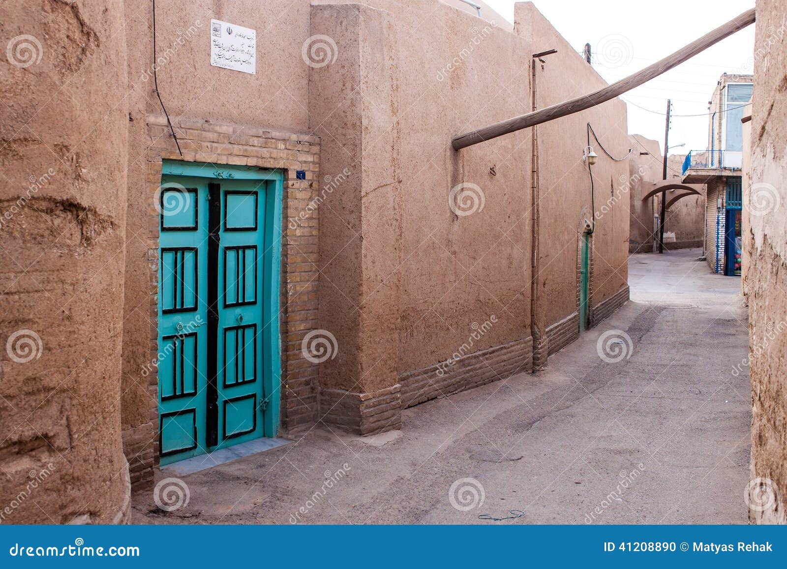 Typical Narrow Alley in Yazd Stock Photo - Image of iran, traditional ...