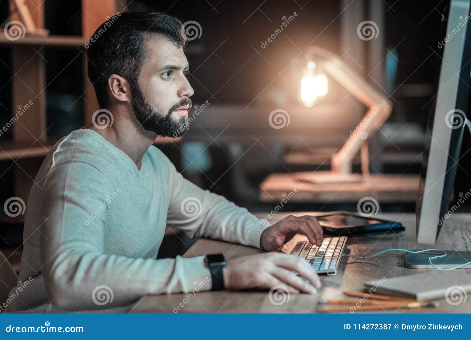 Musing it Guy Choosing Software Stock Image - Image of privacy ...