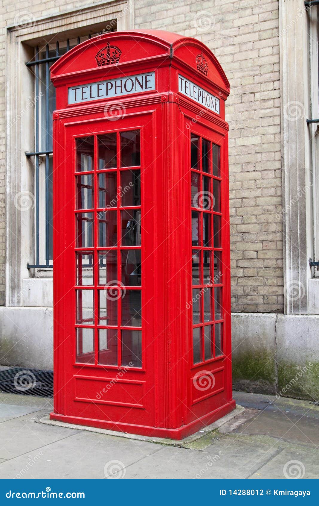 Typical Red London Phone Booth Stock Photo - Image of phonebooth ...