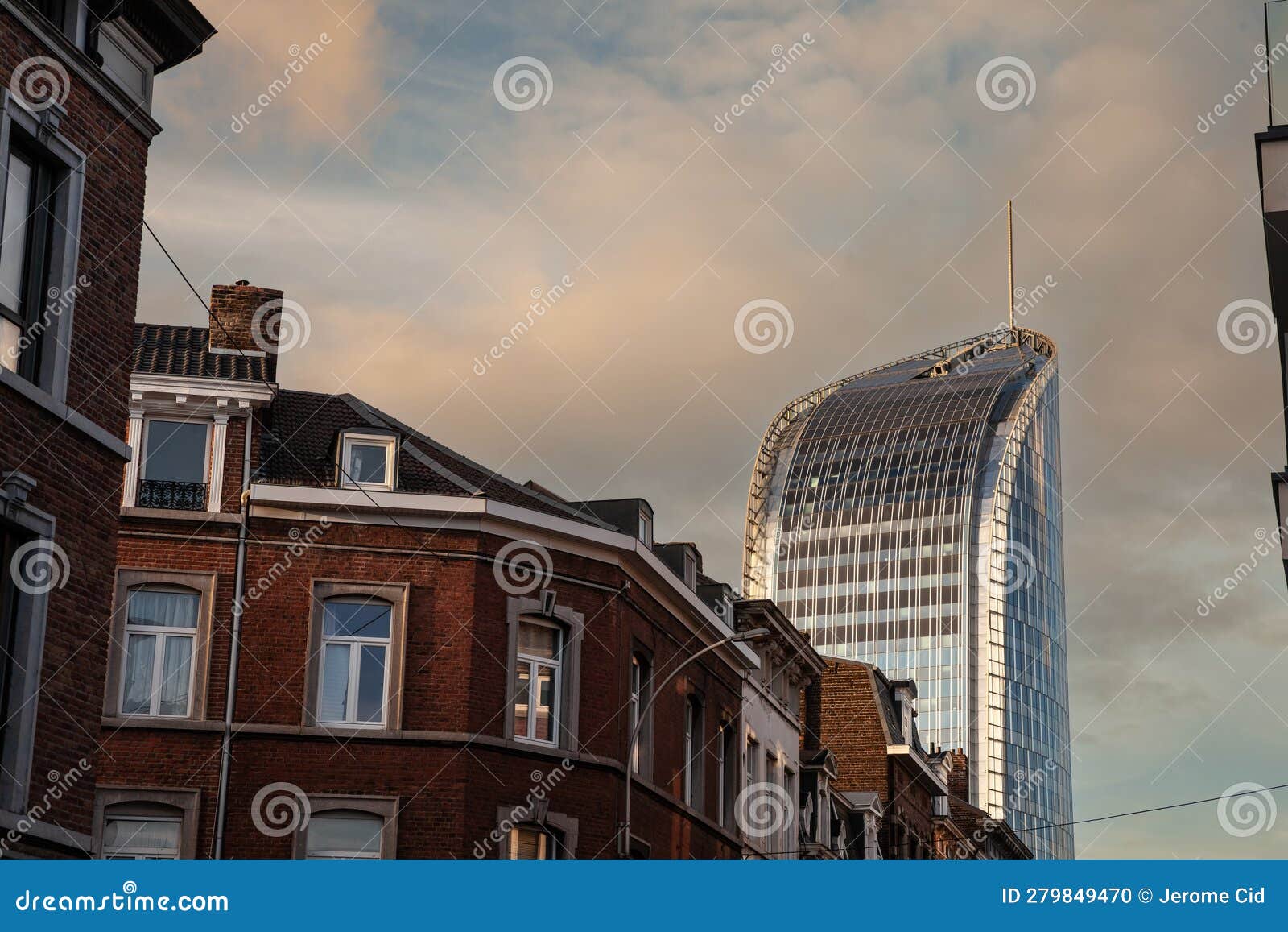 LIEGE, BELGIQUE - NOVEMBER 9, 2022: SNCB NMBS Logo Of Belgian Railways ... LIEGE, BELGIQUE - NOVEMBER 9, 2022: SNCB NMBS Logo Of Belgian Railways ...