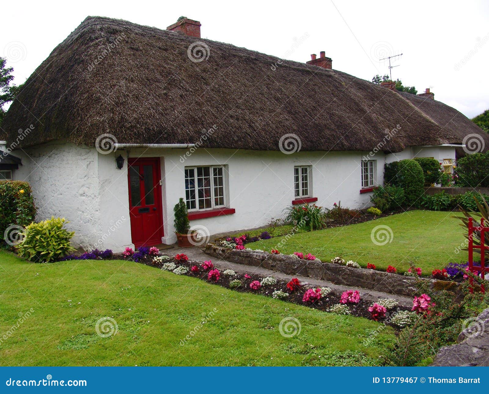 Typical Thatched Roof Cottage in Ireland Stock Image - Image of europe ...