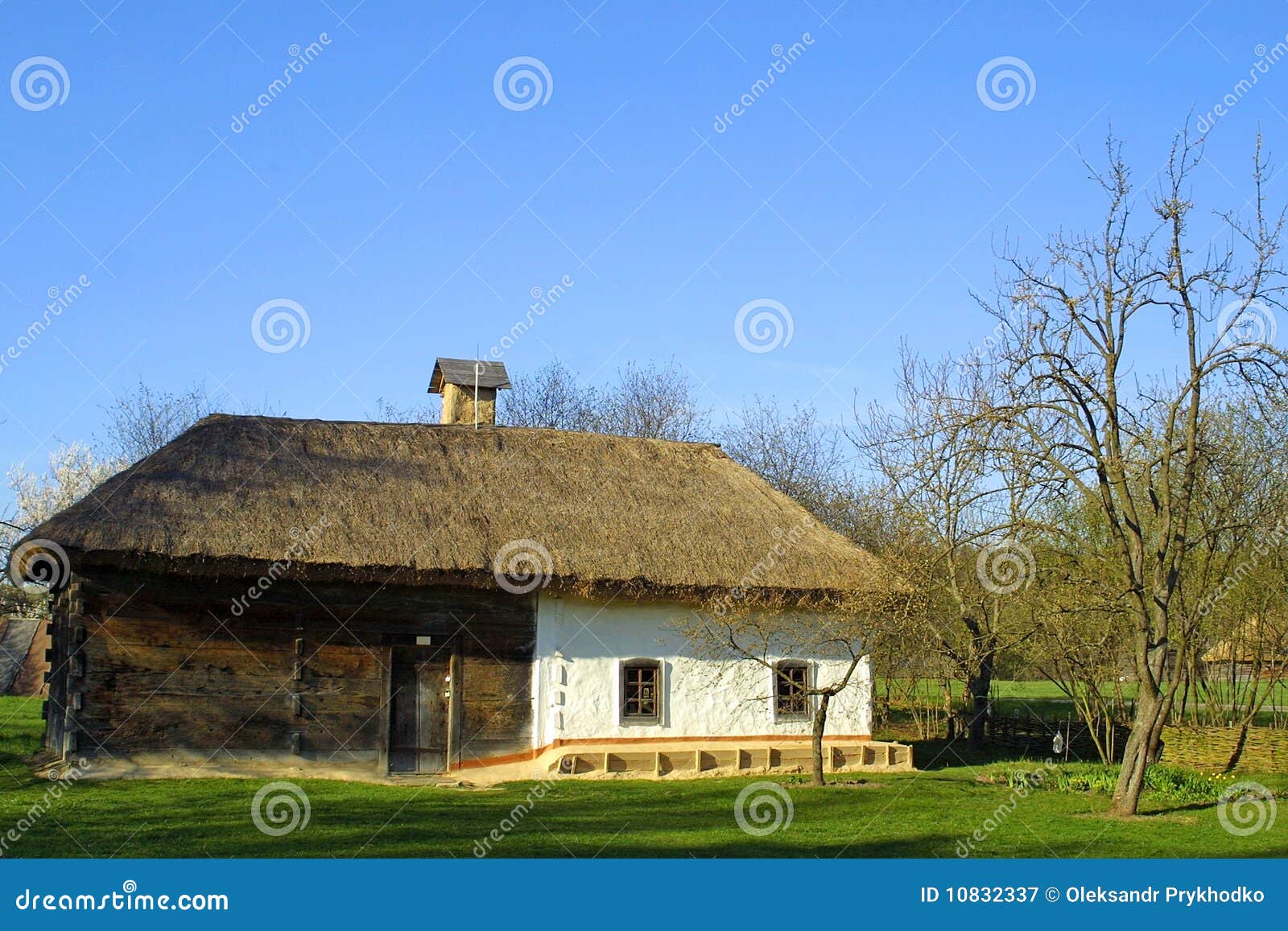 Typical Thatched Roof House Stock Image - Image of classic, europe ...