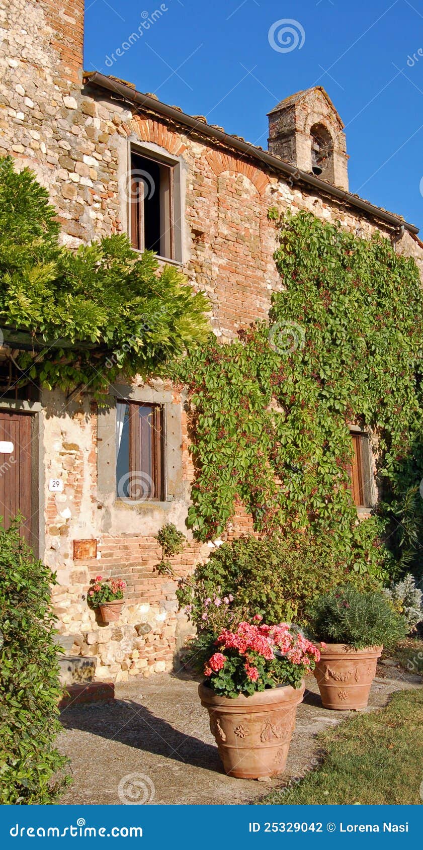 Typical Tuscan Farmhouse stock photo. Image of picturesque - 25329042