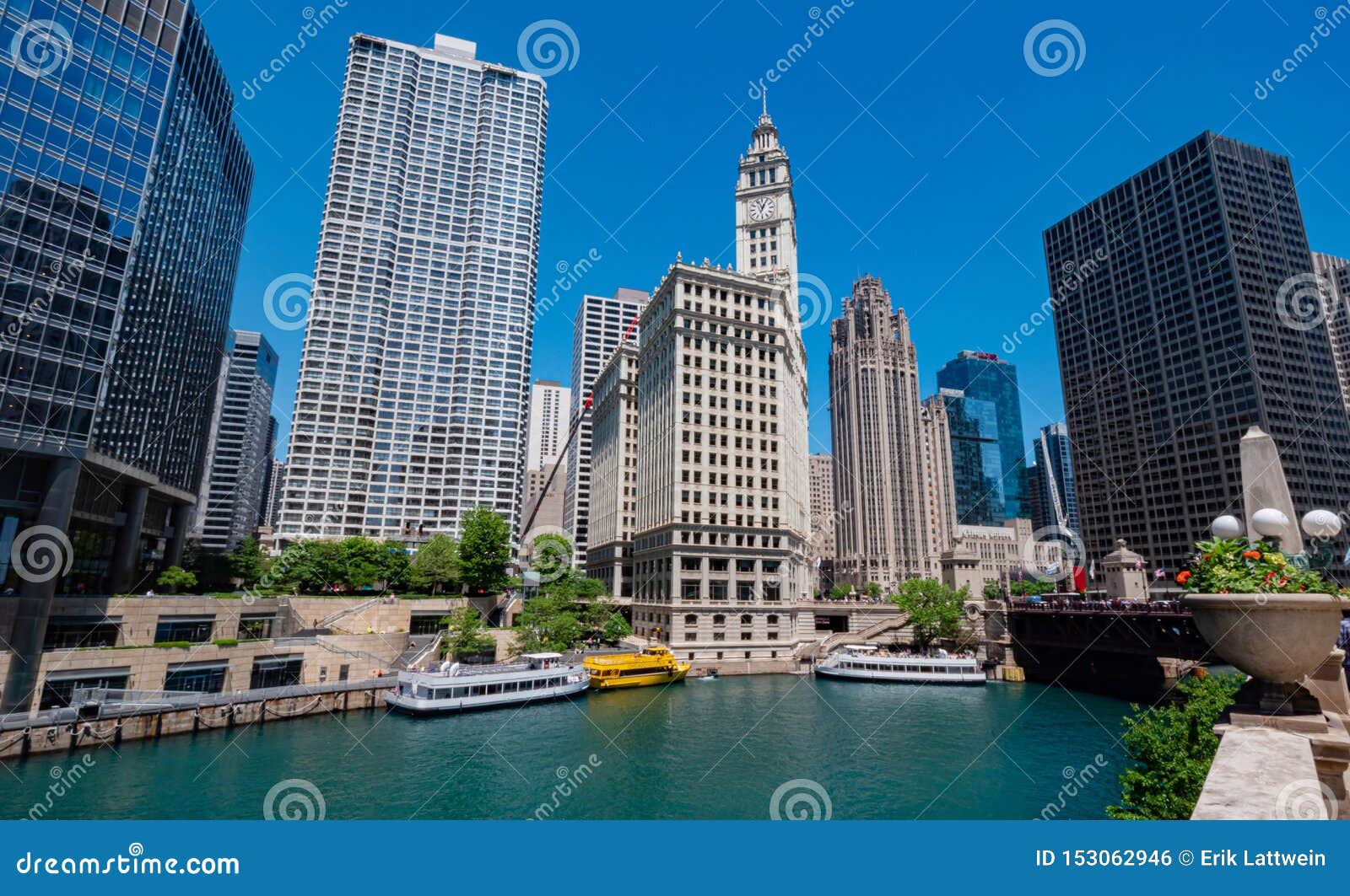 Typical View at Chicago River - CHICAGO, USA - JUNE 11, 2019 Editorial ...