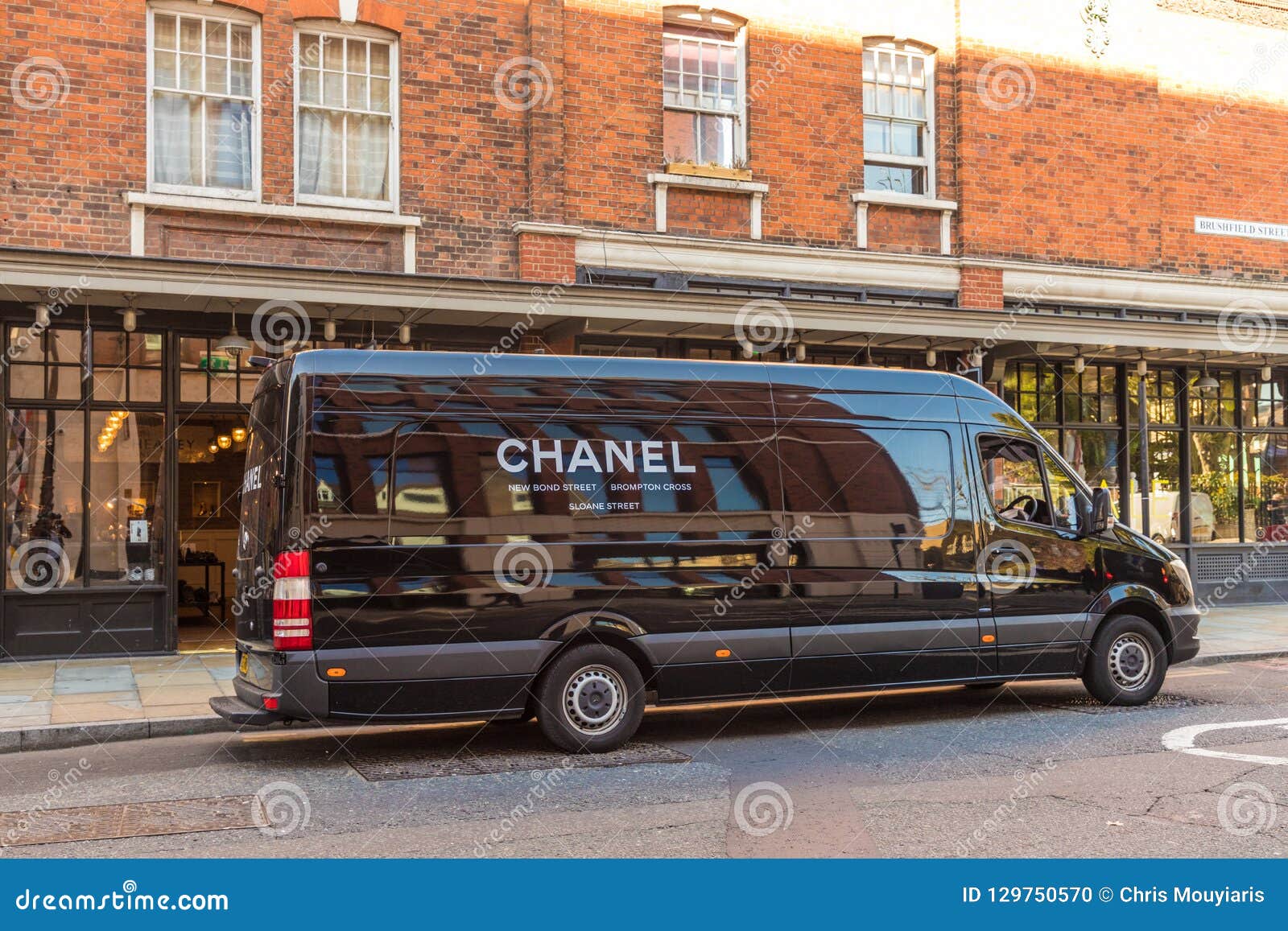 A typical view in London editorial image. Image of advertising - 129750570