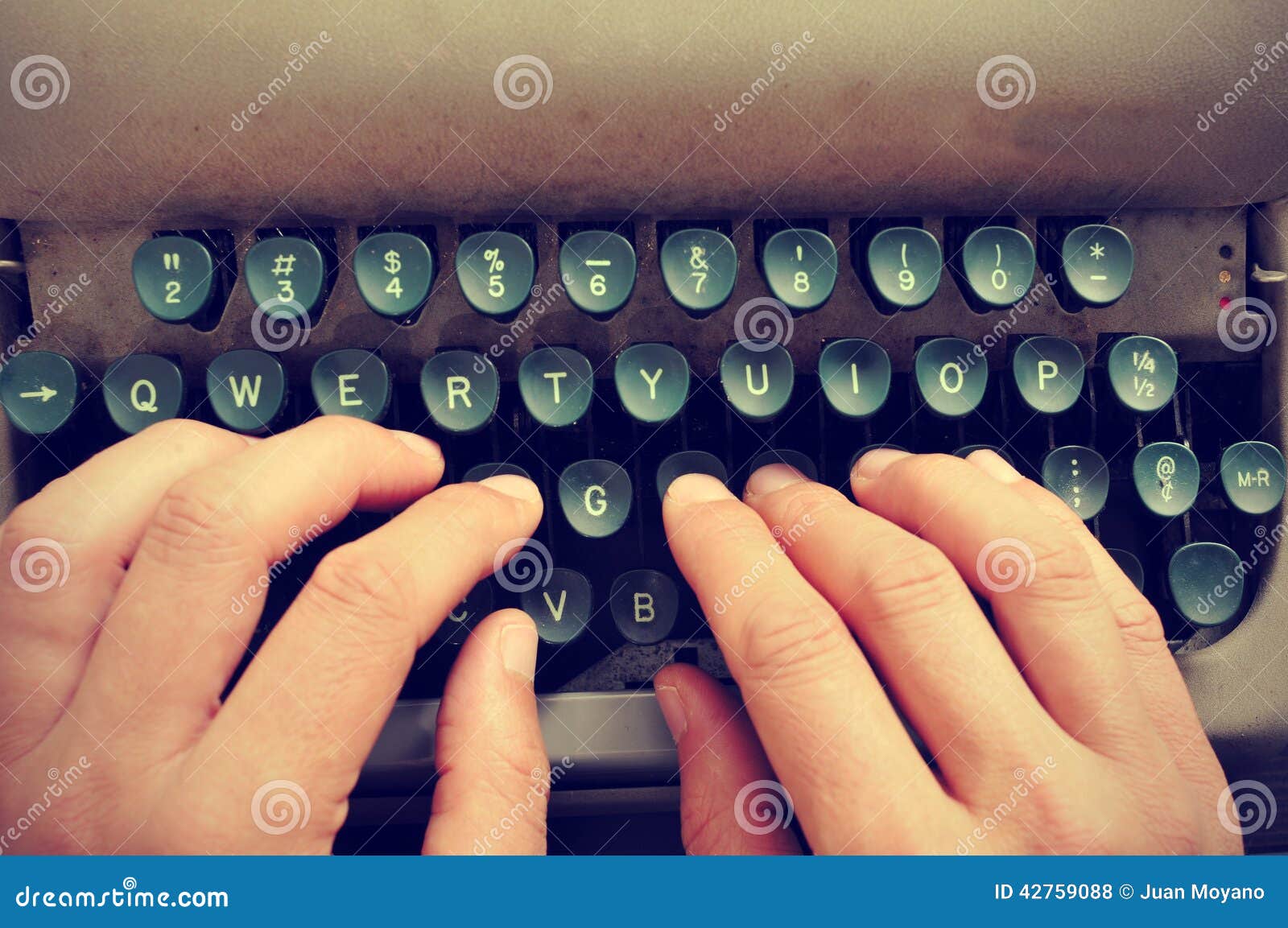 Typing on an Old Typewriter Stock Photo - Image of inspiration, officer ...