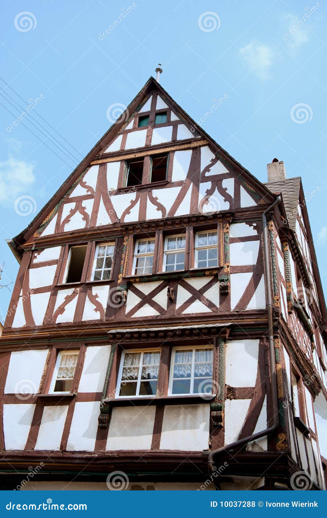 Typisch Duits huis stock foto. Image of huis, landgoed - 10037288