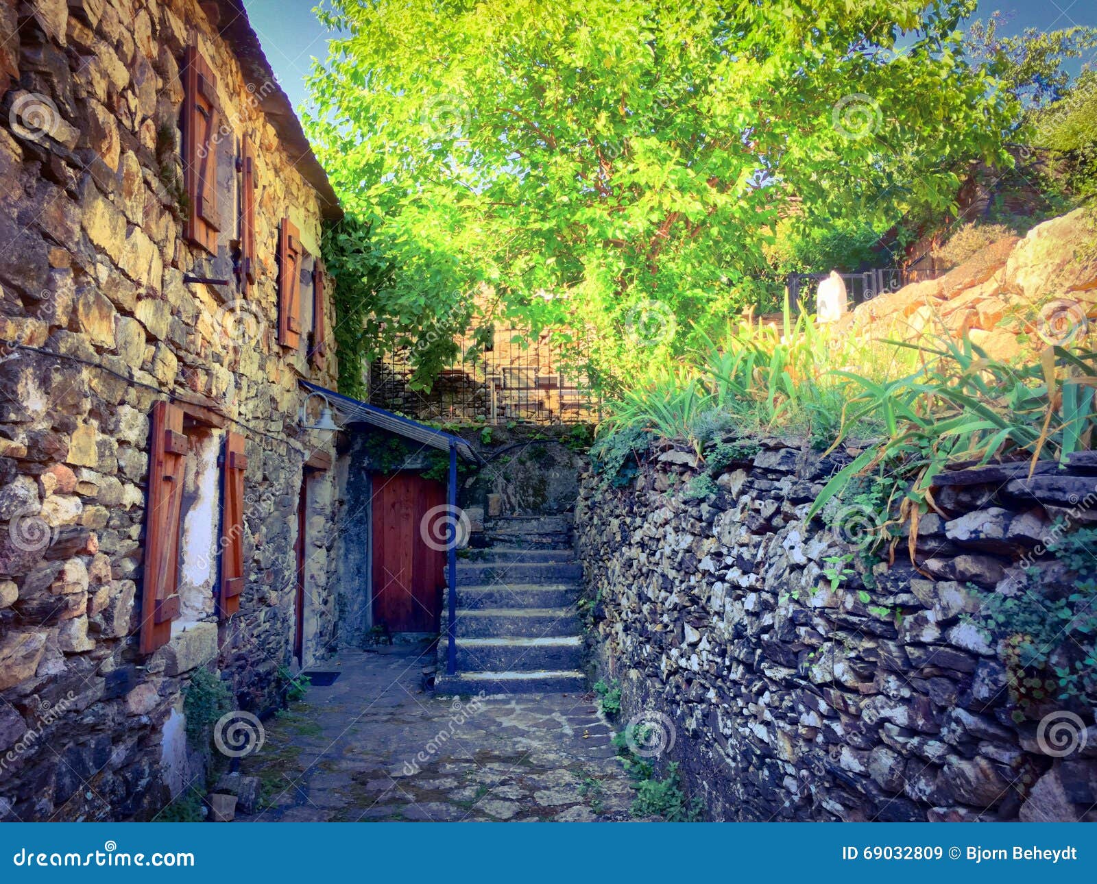 Typisch Frans Ardeche-huis stock afbeelding. Image of frankrijk - 69032809