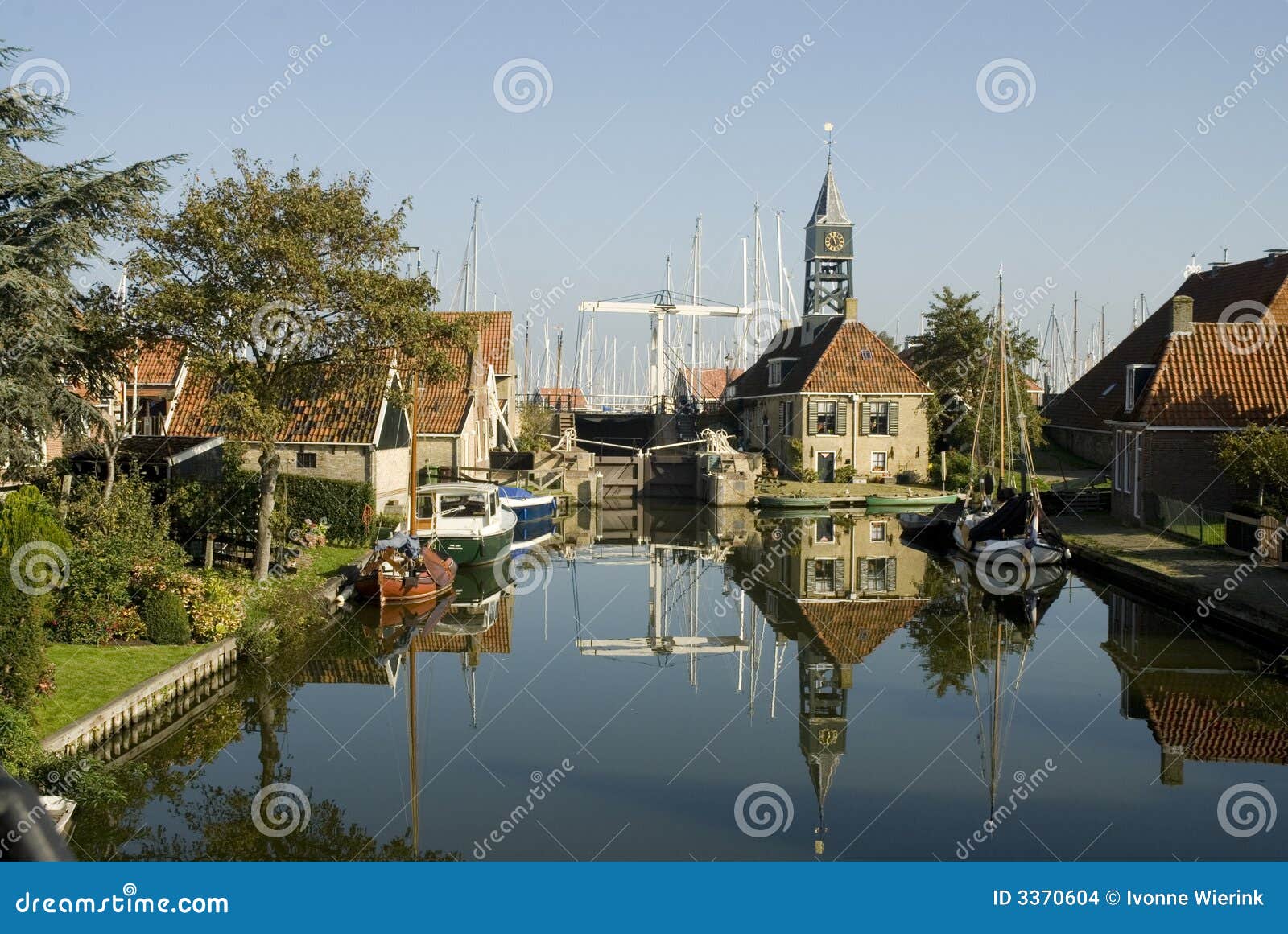 Typisch Nederlands Klein Dorp Stock Foto - Image of geschiedenis, motor ...
