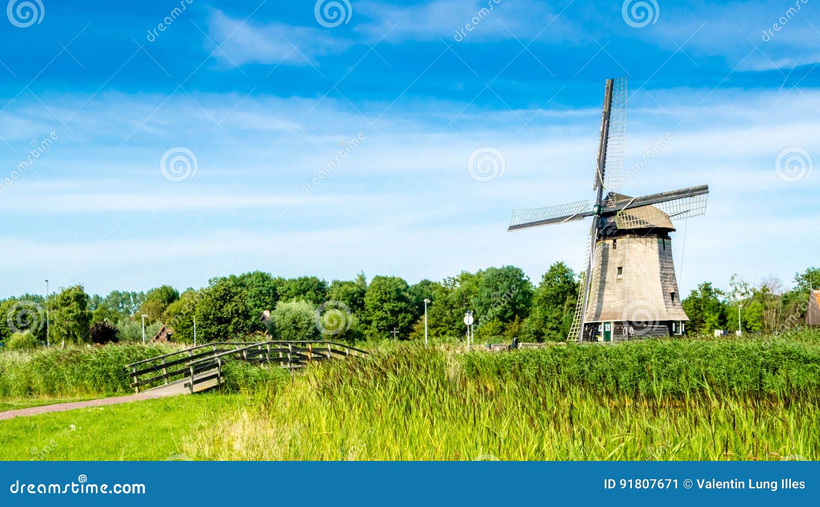 Typisch Nederlands Landschap Stock Afbeelding - Image of architectuur ...