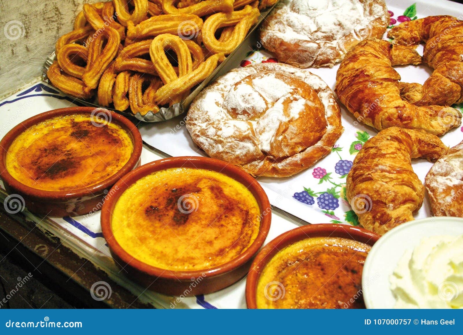 Typisch Spaans Gebakje En Dessert Stock Afbeelding - Image of room ...