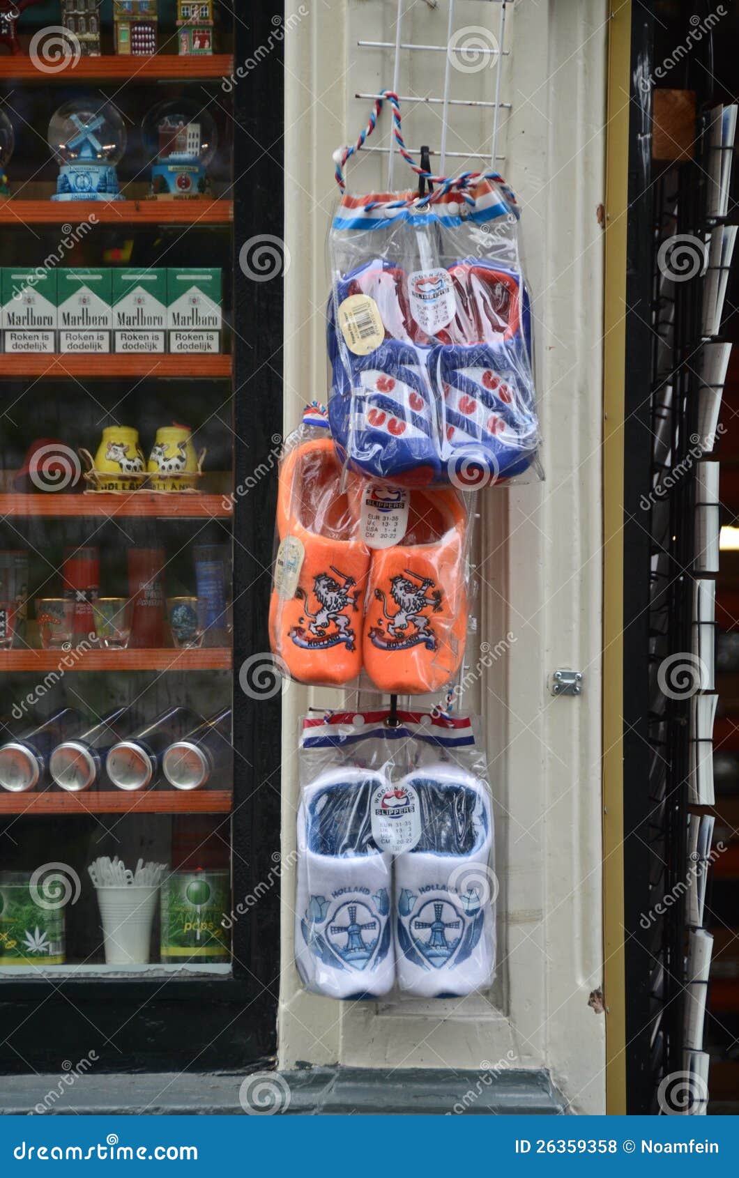 Typische Nederlandse Belemmeringen Redactionele Stock Foto - Image of ...