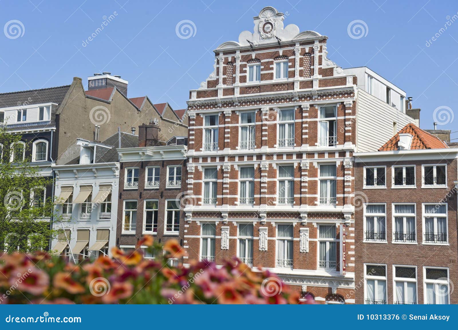 Typische Nederlandse Huizen Stock Foto - Image of ligplaats, europa ...