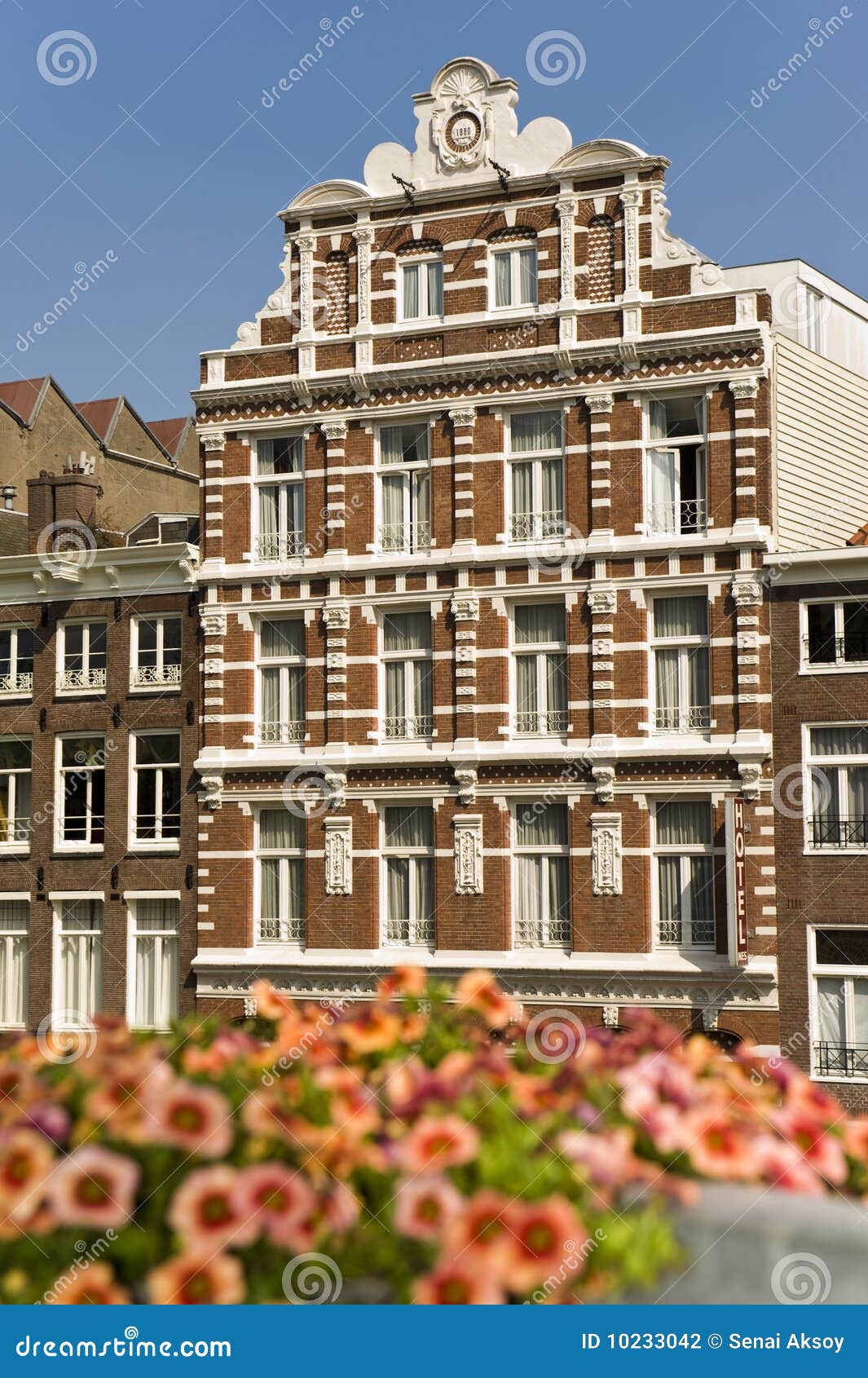 Typische Nederlandse Huizen in Amsterdam Stock Foto - Image of building ...