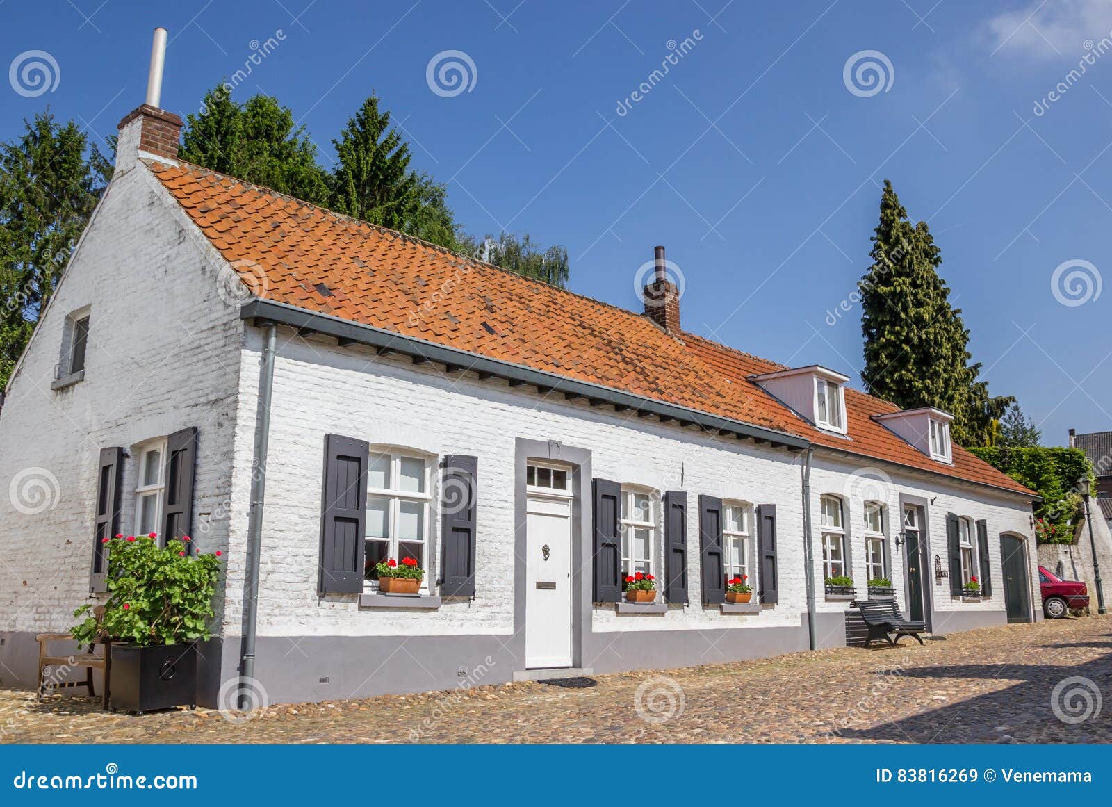 Typische Nederlandse Witte Huizen in Doorn Stock Afbeelding - Image of ...