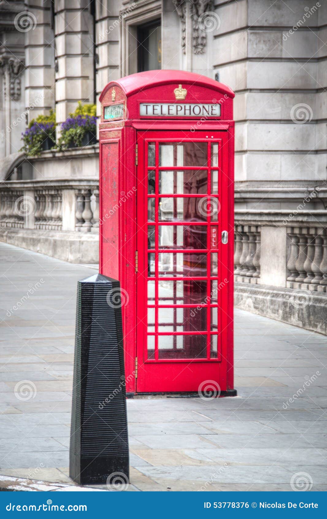 Typische Rode Telefooncel in Londen, Het UK Stock Foto - Image of ...