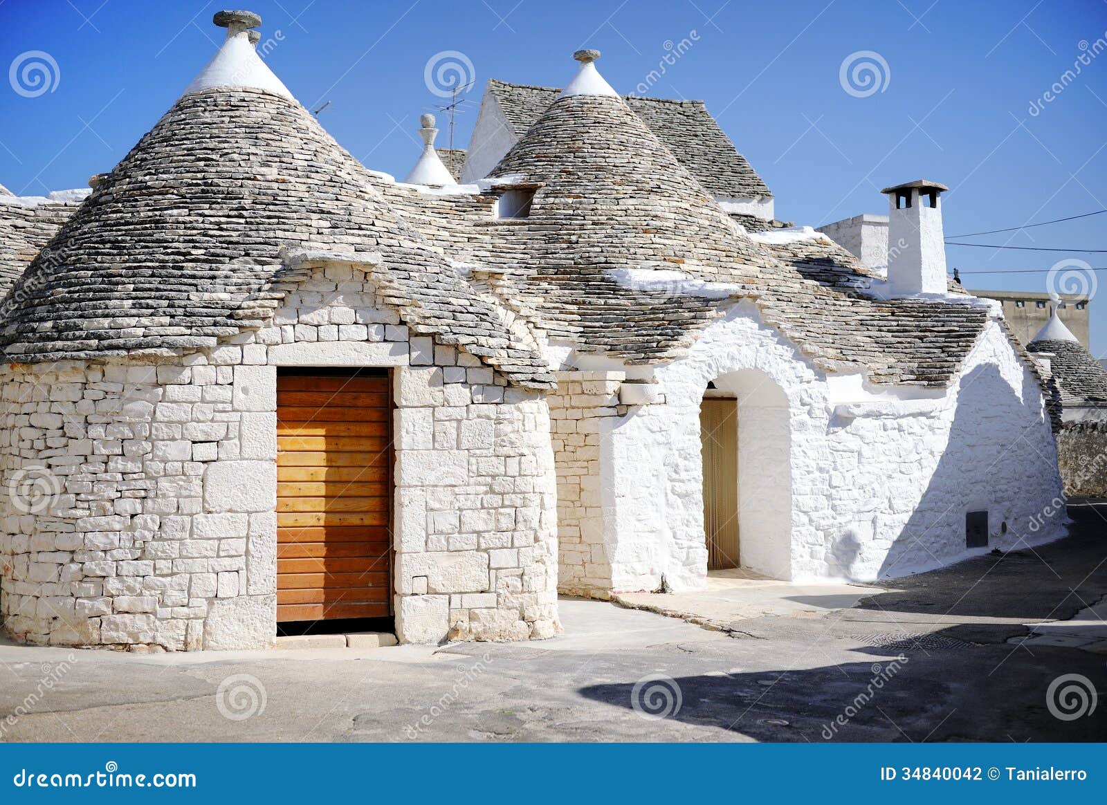 Typische Trulli Häuser in Alberobello, Italien Stockfoto - Bild von ...