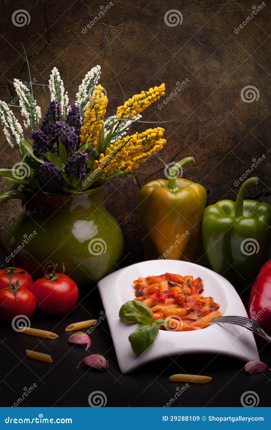 Typischer Italiener stockbild. Bild von hintergrund, essen - 29288109